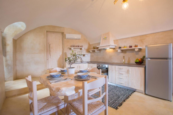 Love Nest With Hot Tub, Hammam & Outdoor Cinema - Santorini