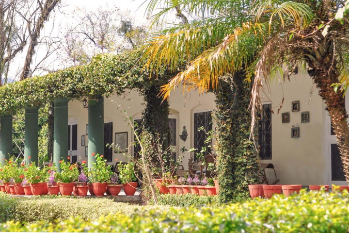 Stayvista's Normandy House - 3bhk With Mountain View & Orchard - Dehradun