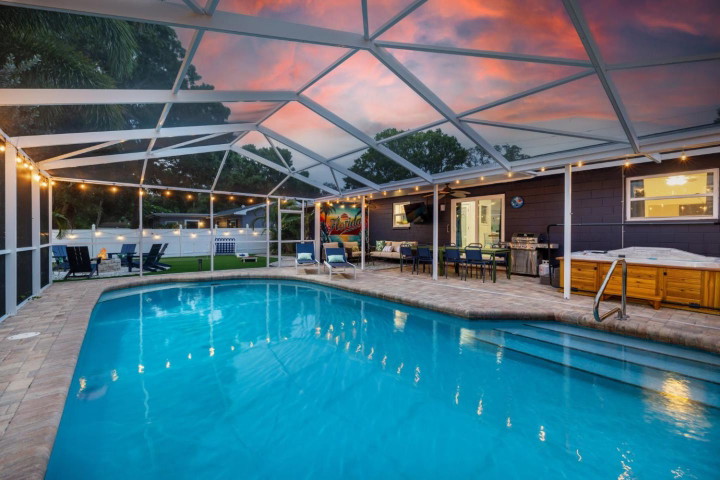 Epic Indoor Slide Pool&hot Tub Mini Golf Fire Pit - Treasure Island, FL