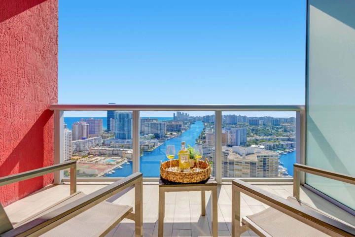 Beachwalk 26th Fl Bay & Miami Skyline - Sunny Isles Beach, FL