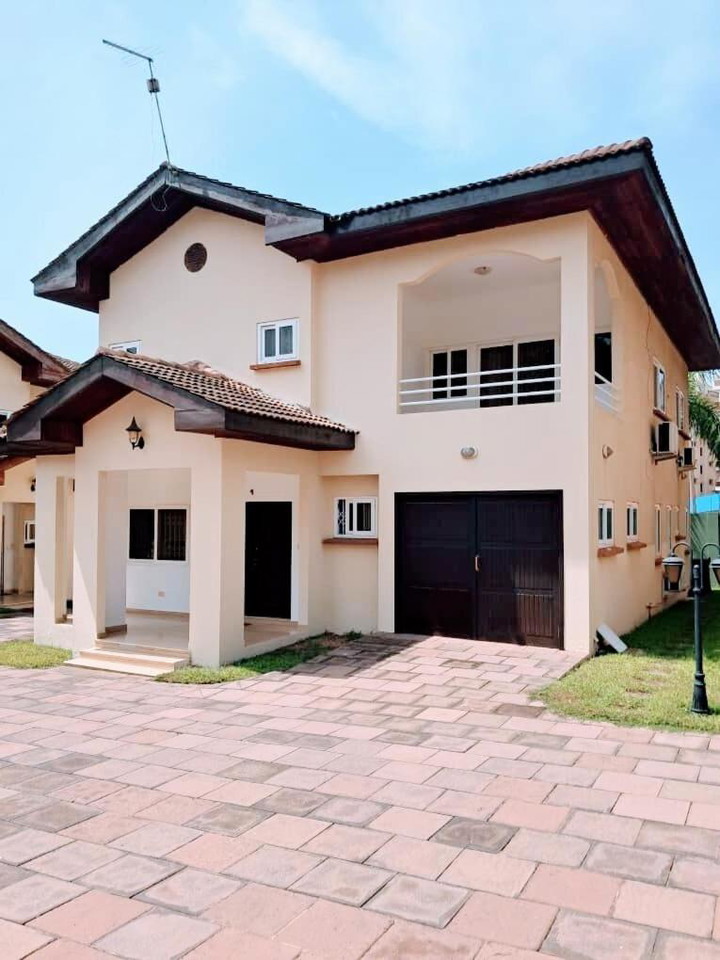 Stylish 3 Bedroom House Near Airport & Marina Mall - Accra