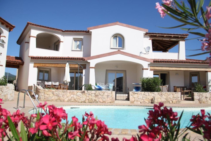 Mediterranean Sea Shell Pool House - Sardynia