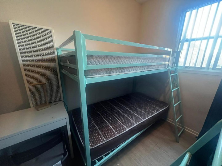 Bunk Bed Spot Available, Central La - West Hollywood, CA