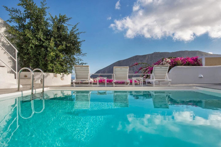 Pyrgos 3-bed Villa Sleeps 8 With Pool And Aircon - Santorini