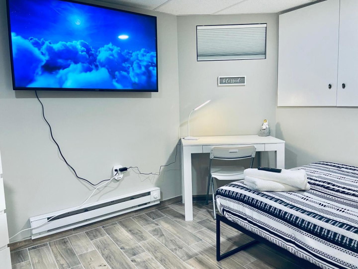 Bright, Stylish And Comfy Luxury Room With Workspace! - Paterson, NJ
