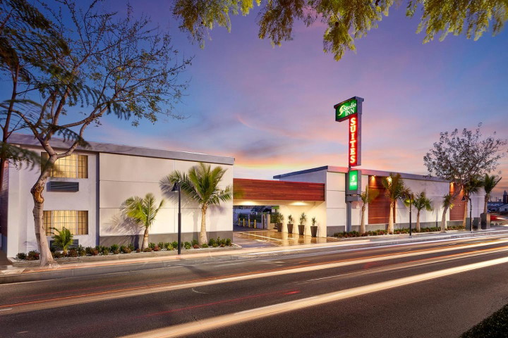 Studio Inn & Suites At Promenade Downey - Downey, CA