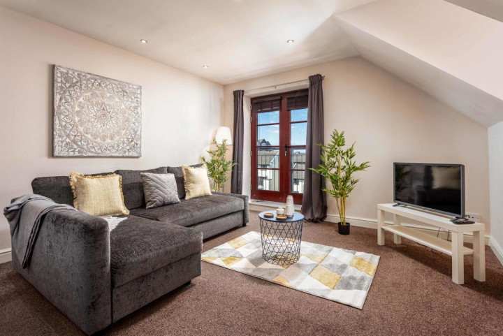 Elliot Suite No9 - Donnini Apartments - Ayr, UK