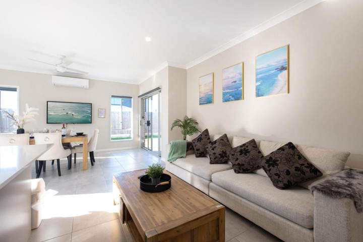 Elegant Retreat In Griffin: A Stylish Getaway - Brisbane