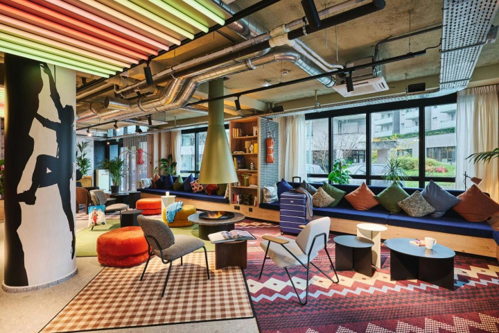 Moxy Annecy - Menthon-Saint-Bernard