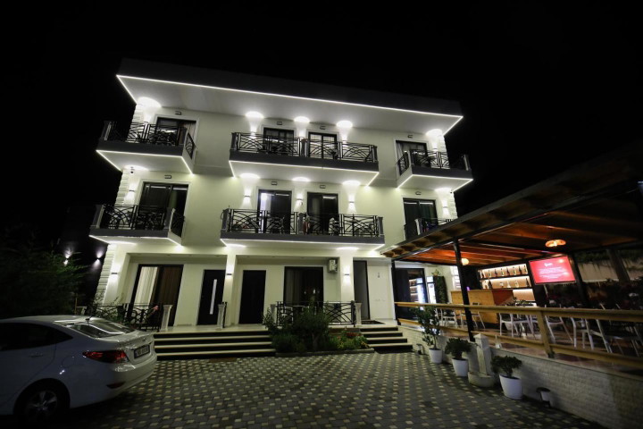 Liel Holiday - Vlorë
