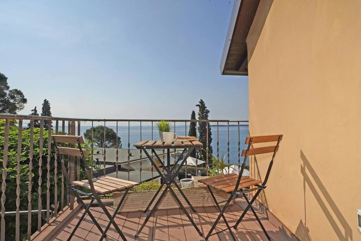 Fasano Home With Terrace And Lake View - Gardone Riviera