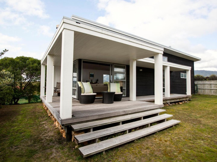 Waikanae Retreat - Waikanae Beach Holiday Home - Waikanae