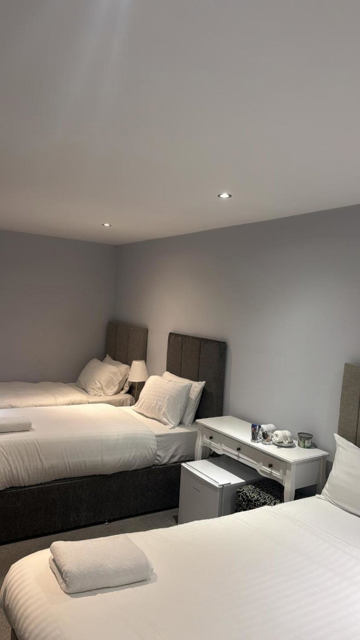 Edinburgh West Residence - Edinburgh, UK