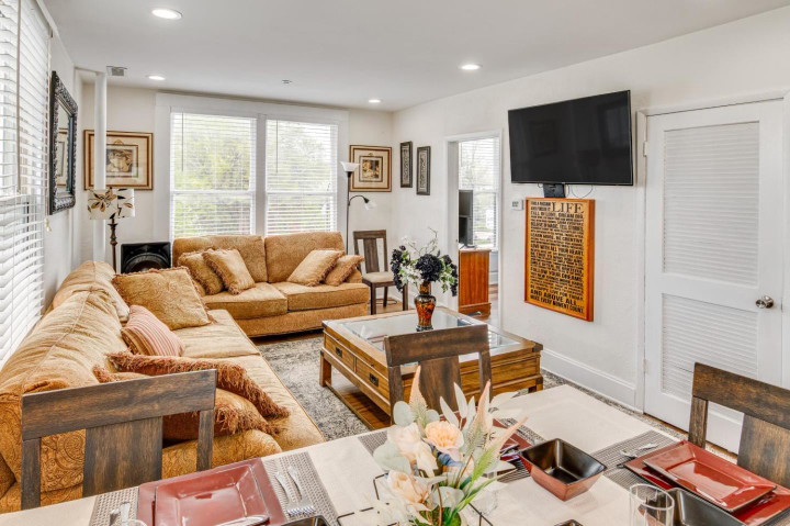 4 Mi To Fort Harrison State Park: Apt In Indy - Greenfield, IN