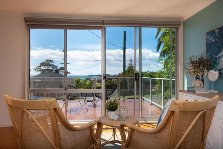 Azure Sands Ocean Views In Batehaven - South Coast