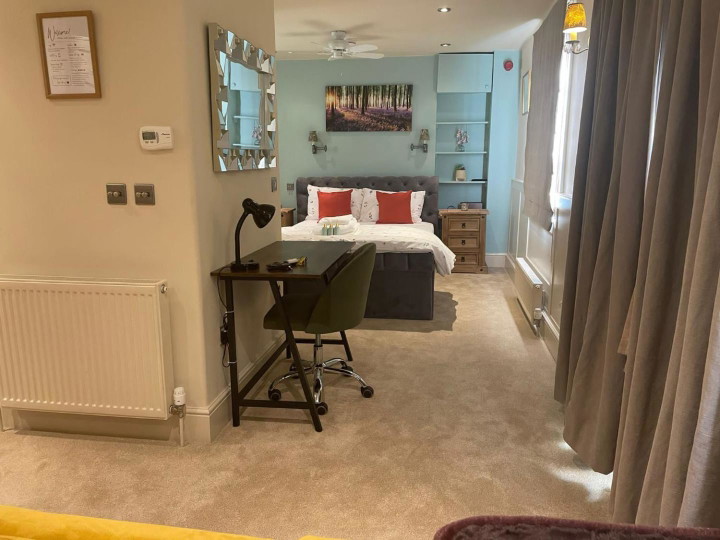 Studio Flat Central Cheltenham Parking Off Road - Tewkesbury