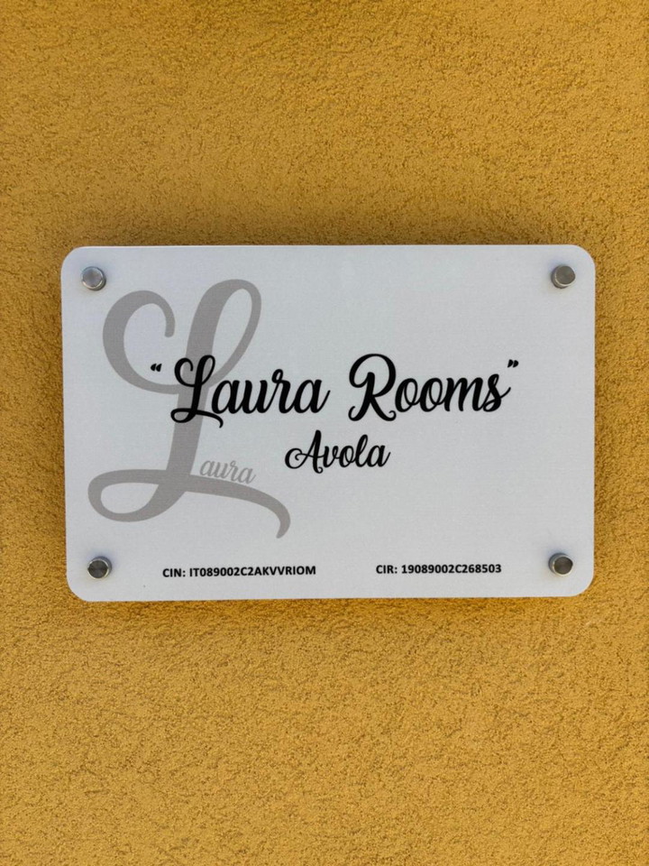 Laura Rooms - Avola