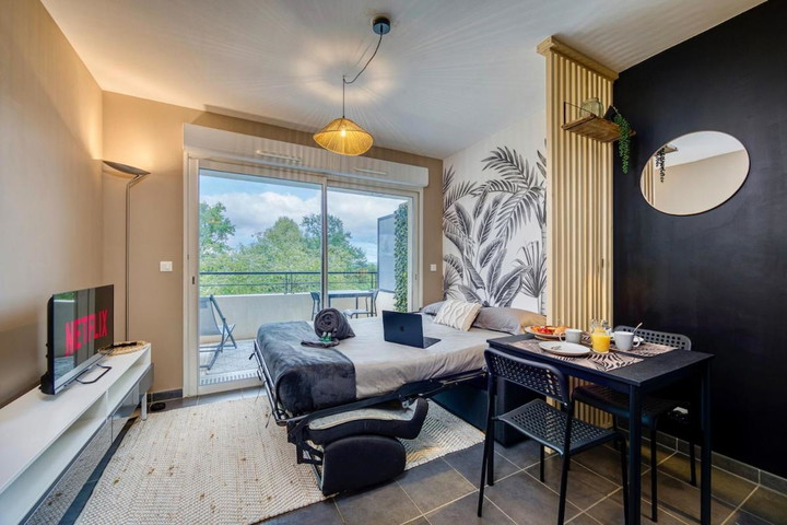 Studio Azur - Pool & Near Geneva, Airport - Saint-Genis-Pouilly