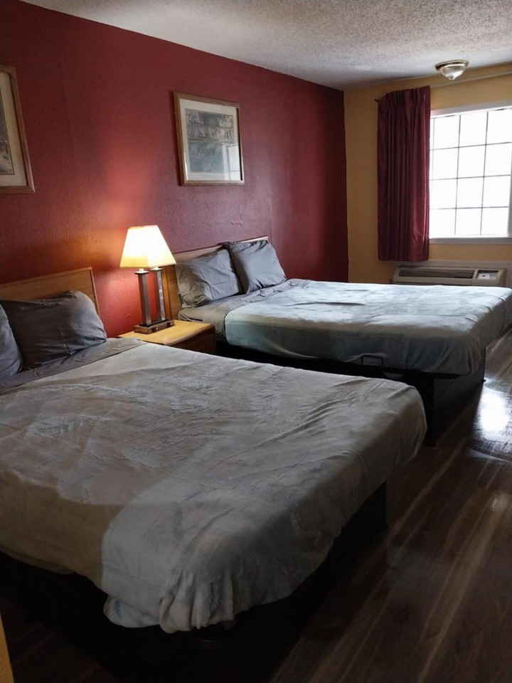2 Double Beds Hotel Room 208 - Jackson, MS