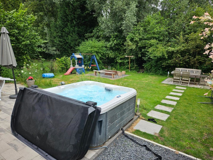 Family Home, Large Garden, Playground Kids, Firepit, Terraces, Sleeps Max 7 And 1 Babycot, Kids Playroom Inside - Nijmegen