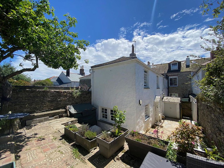 Central, 10min Walk To Beach With Off-road Parking - Falmouth
