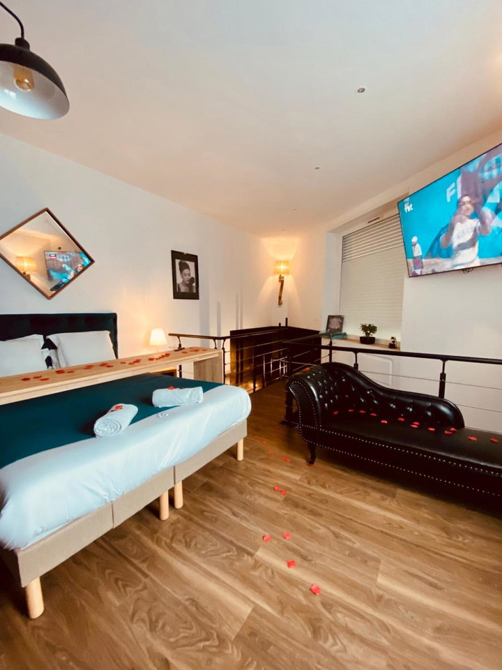 Mieuxqualhotel Jacuzzi Privatif La Retro - Bordeaux