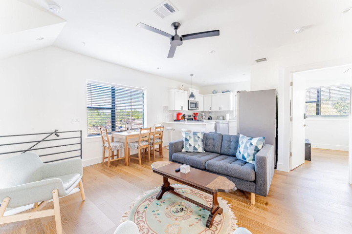 Luxe East Downtown 3br Condo, Walk To Bars, Restaurants, Shops - Austin, TX