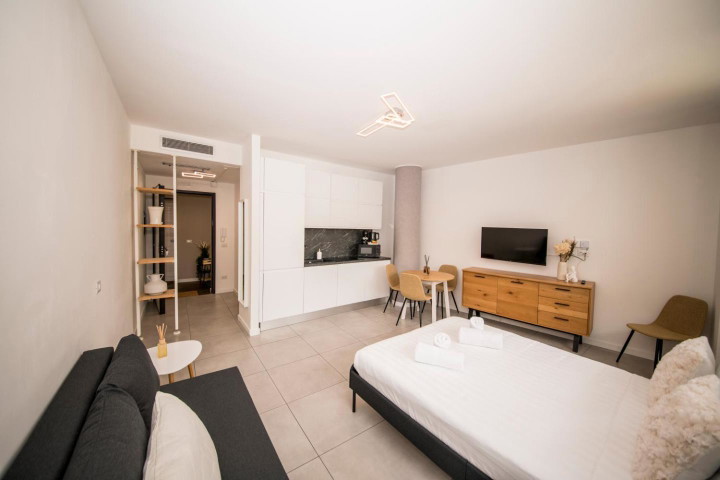 Ponti Cozy Apartment - Private Parking Available, Near Navigli, Romolo Metro And Duomo - Mediolan