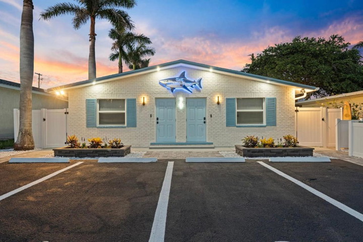 Shark Tank Cocoa Beach - 2 Connected Units - Steps To Beach - Walkable To Dining, Bars And Shops - Cocoa Beach, FL