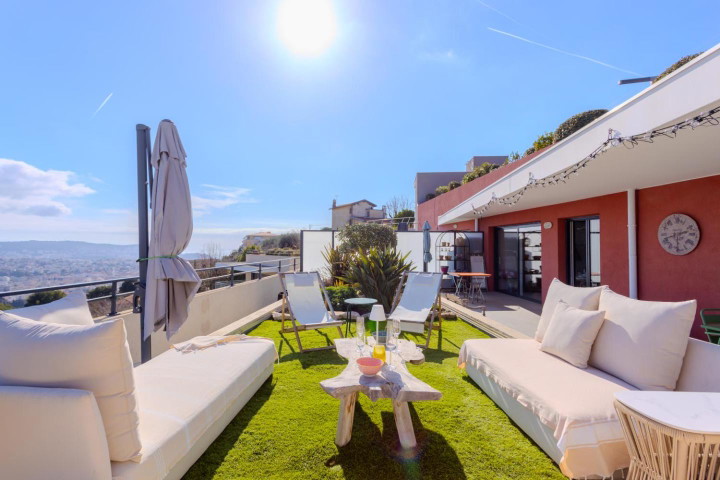 Green Hill Appartement à Nice Terrasse 130m2, Vue Panoramique, Piscine, Parking Privé, Climatisation, Wifi - Nice