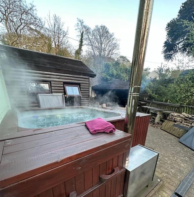 The Hot Tub By The Waterfall - Facilities Included - Isle of Man
