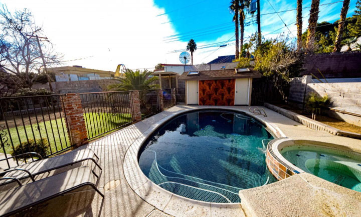 Newer Ranch With Pool And Hot Tub Near The Strip And Freemont Street. - Las Vegas, NV