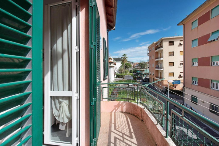Bilocale Cilea Con Balcone - Varazze