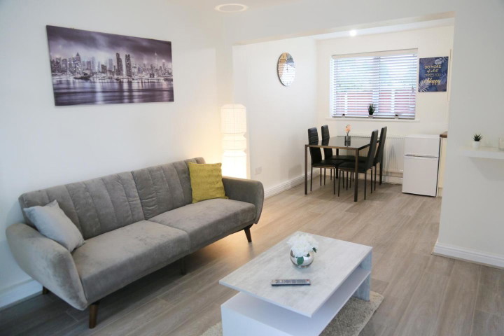 Gorgeous Ground Floor Apartment + Free Parking - Rochdale