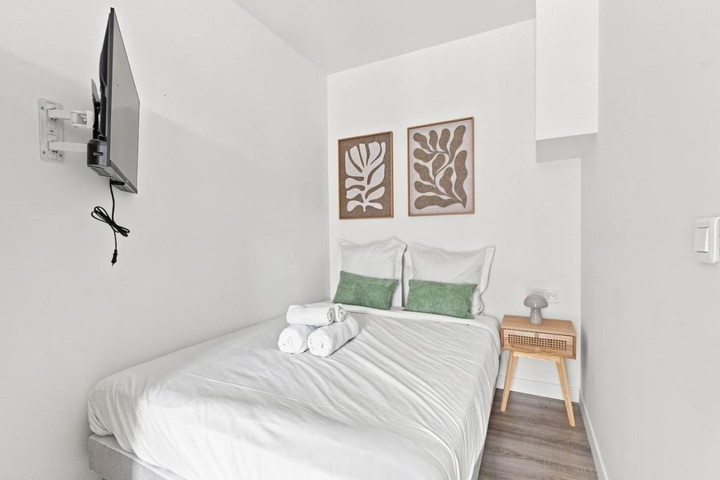 Chambre Avec Salle De Bain Privative, Bureau Et Tv - Bougival