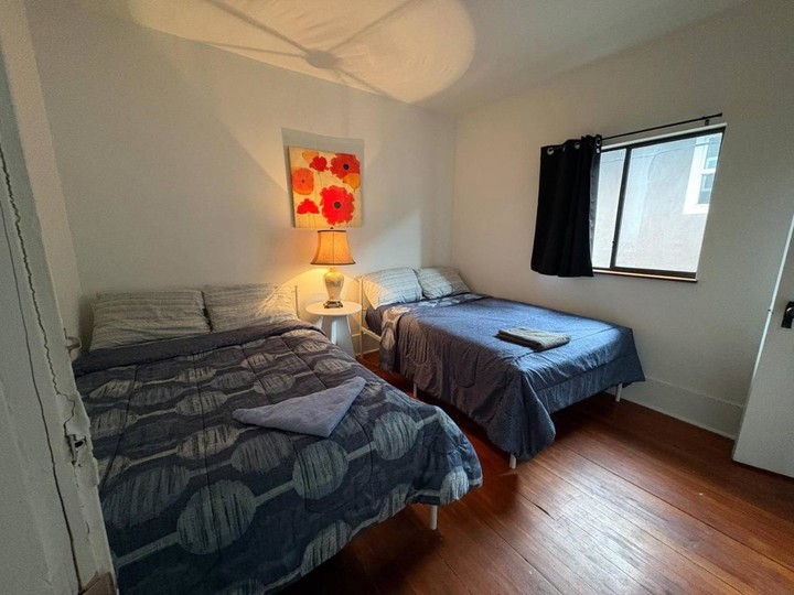 Deluxe Private Quadruple Room Downtown Vancouver - West Vancouver
