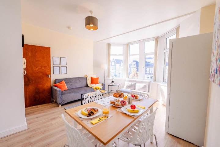 Spacious Modern & High Ceiling One Bedroom Apartment - Cardiff