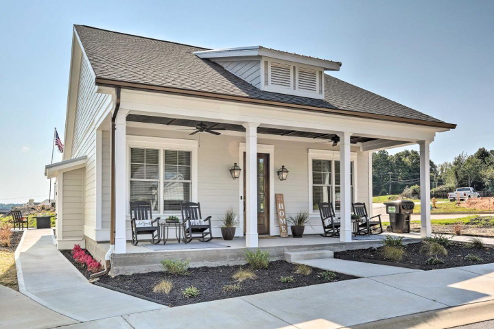 Stunning Lakefront Retreat W/ Dock Access! - Greenwood, SC