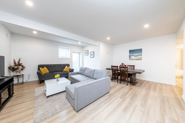 Sunflower Brandnew Cozy Private Suite - Surrey, BC