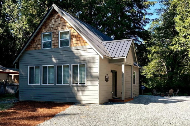 New Modern Cabin! 5mi To Mt Rainier National Park! Hot Tub & Wifi - State of Washington
