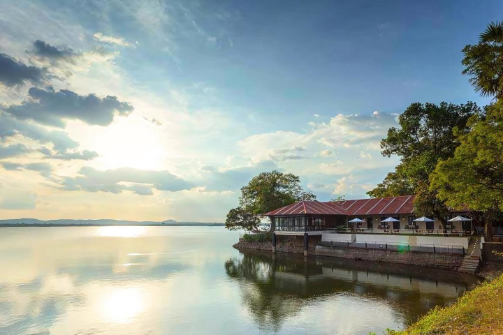 Ekho Lake House - From Colonial Bungalow To Royal Retreat - Sri Lanka