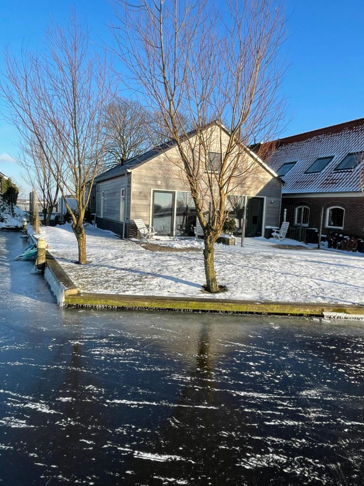Mooi Vakantiehuis Prachtig Gelegen Aan Het Water - Lisse