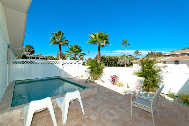 Anna Cabana B: Pool Home, Ami North End, 2 Blocks To Beach By Anna Maria Life Vacation Rentals - Anna Maria, FL