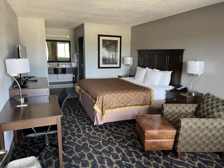 Greenlight Inn & Suites St James - Rolla, MO