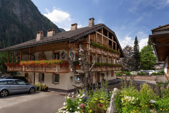 Appartamenti Ladina - Canazei, TN, Italie