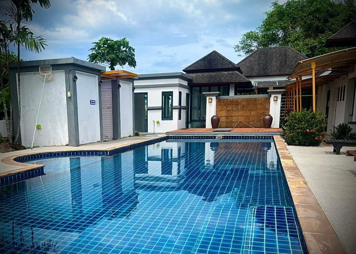 Casa Gris With Shared Pool - Phuket