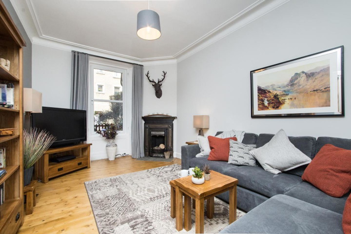 Beautiful, Traditional 2 Bedroom Main Door Flat - Edinburgh