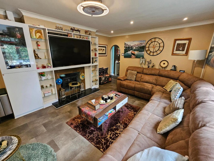 Stunning 4 Bed House With Huge Garden And Parking - サービトン