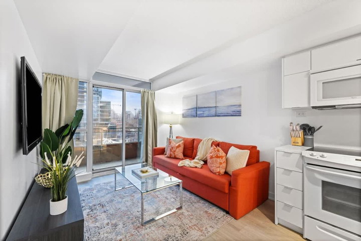Chic 2br Downtown Oasis Balcony & Parking - Toronto