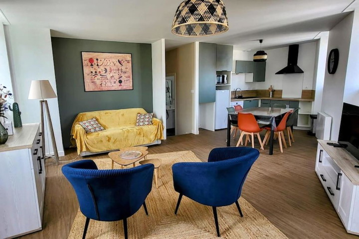 Appartement 2 Chambres - 6 Personnes - Centre De Parthenay - Garage Et Wifi - Deux-Sèvres